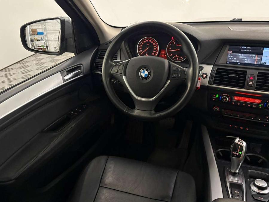Grey BMW X5 2009 in Marijampole, with an engine capacity of 2.99 L and mileage of 222 thousand km for 9350 €, photo 14 on AUTOMOTO.COM.LV