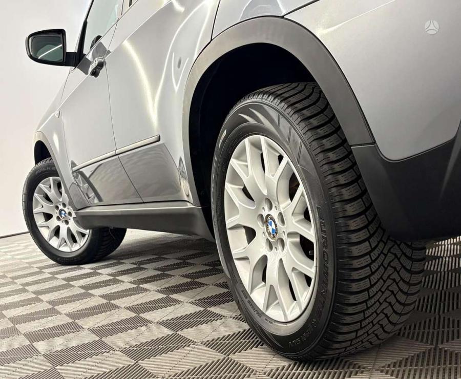 Grey BMW X5 2009 in Marijampole, with an engine capacity of 2.99 L and mileage of 222 thousand km for 9350 €, photo 21 on AUTOMOTO.COM.LV