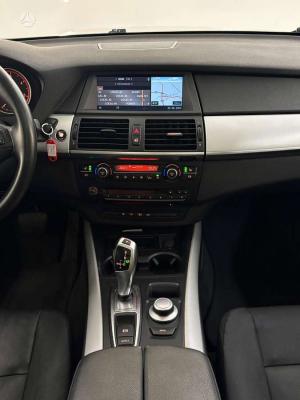 Grey BMW X5 2009 in Marijampole, with an engine capacity of 2.99 L and mileage of 222 thousand km for 9350 €, photo 27 on AUTOMOTO.COM.LV