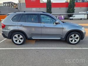 Pelēks BMW X5 2009 Rīga, ar dzinēja tilpumu 3.00 L un nobraukumu 297 tūkst. km par 8750 €, foto 4 vietnē AUTOMOTO.COM.LV