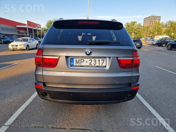 Grey BMW X5 2009 in Riga, with an engine capacity of 3.00 L and mileage of 297 thousand km for 8750 €, photo 6 on AUTOMOTO.COM.LV