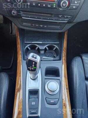 Pelēks BMW X5 2009 Rīga, ar dzinēja tilpumu 3.00 L un nobraukumu 297 tūkst. km par 8750 €, foto 16 vietnē AUTOMOTO.COM.LV