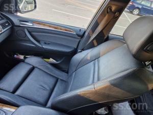 Pelēks BMW X5 2009 Rīga, ar dzinēja tilpumu 3.00 L un nobraukumu 297 tūkst. km par 8750 €, foto 24 vietnē AUTOMOTO.COM.LV