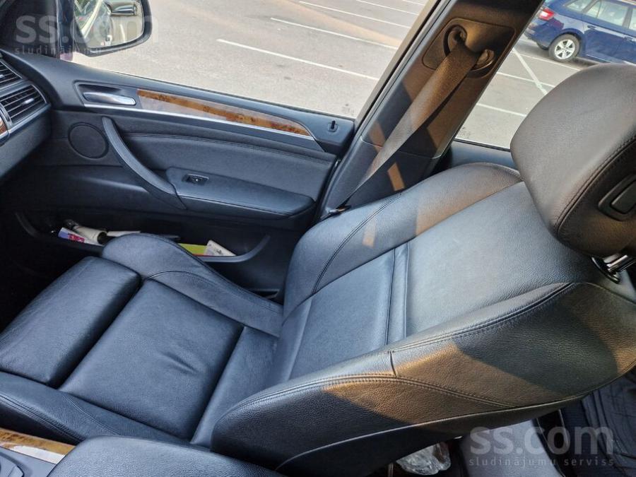 Pelēks BMW X5 2009 Rīga, ar dzinēja tilpumu 3.00 L un nobraukumu 297 tūkst. km par 8750 €, foto 24 vietnē AUTOMOTO.COM.LV