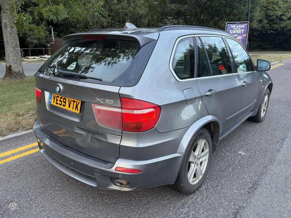 Grey BMW X5 2009 in Raseiniai, with an engine capacity of 2.99 L and mileage of 200 thousand km for 3300 €, photo 4 on AUTOMOTO.COM.LV