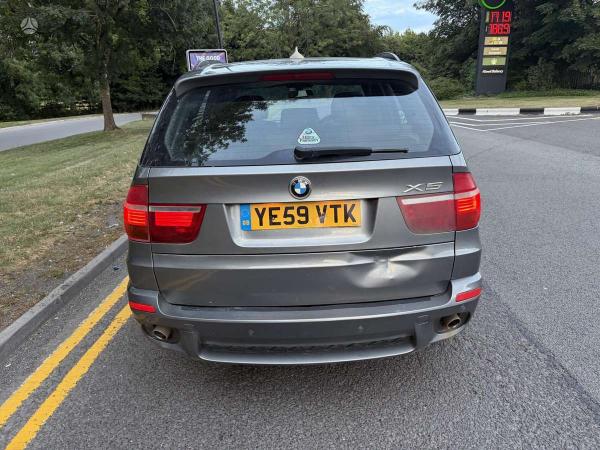 Grey BMW X5 2009 in Raseiniai, with an engine capacity of 2.99 L and mileage of 200 thousand km for 3300 €, photo 5 on AUTOMOTO.COM.LV