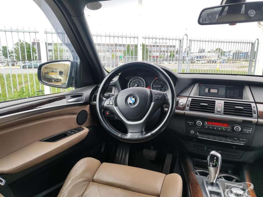 Grey BMW X5 2009 in Klaipeda, with an engine capacity of 2.99 L and mileage of 390 thousand km for 7200 €, photo 5 on AUTOMOTO.COM.LV