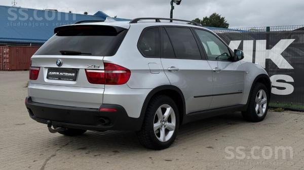 Pelēks BMW X5 2009 Liepāja, ar dzinēja tilpumu 3.00 L un nobraukumu 393 tūkst. km par 7500 €, foto 4 vietnē AUTOMOTO.COM.LV