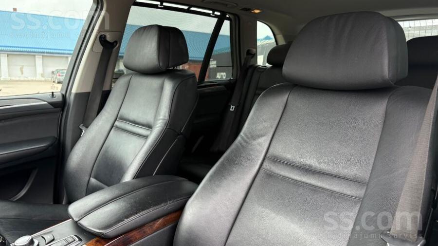 Pelēks BMW X5 2009 Liepāja, ar dzinēja tilpumu 3.00 L un nobraukumu 393 tūkst. km par 7500 €, foto 11 vietnē AUTOMOTO.COM.LV