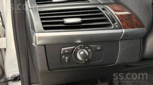Pelēks BMW X5 2009 Liepāja, ar dzinēja tilpumu 3.00 L un nobraukumu 393 tūkst. km par 7500 €, foto 13 vietnē AUTOMOTO.COM.LV