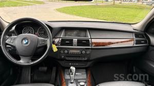 Pelēks BMW X5 2009 Liepāja, ar dzinēja tilpumu 3.00 L un nobraukumu 393 tūkst. km par 7500 €, foto 17 vietnē AUTOMOTO.COM.LV