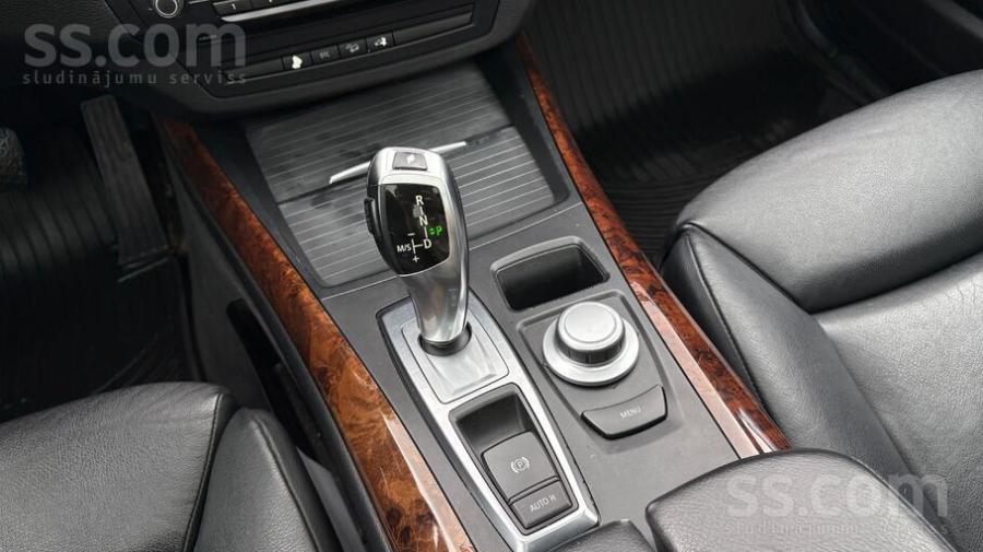 Pelēks BMW X5 2009 Liepāja, ar dzinēja tilpumu 3.00 L un nobraukumu 393 tūkst. km par 7500 €, foto 18 vietnē AUTOMOTO.COM.LV