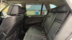 Pelēks BMW X5 2009 Liepāja, ar dzinēja tilpumu 3.00 L un nobraukumu 393 tūkst. km par 7500 €, foto 24 vietnē AUTOMOTO.COM.LV