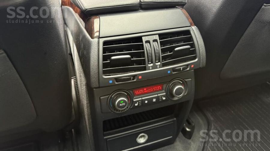 Pelēks BMW X5 2009 Liepāja, ar dzinēja tilpumu 3.00 L un nobraukumu 393 tūkst. km par 7500 €, foto 27 vietnē AUTOMOTO.COM.LV