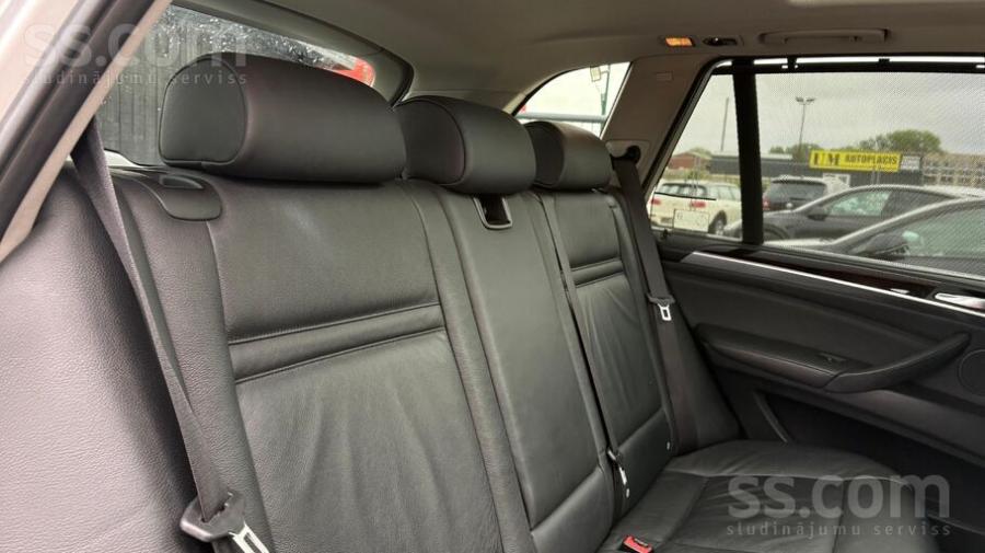Pelēks BMW X5 2009 Liepāja, ar dzinēja tilpumu 3.00 L un nobraukumu 393 tūkst. km par 7500 €, foto 29 vietnē AUTOMOTO.COM.LV
