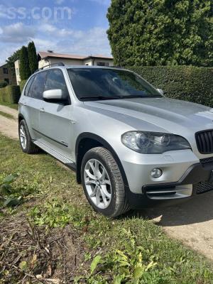 Pelēks BMW X5 2009 Rīga, ar dzinēja tilpumu 3.00 L un nobraukumu 300 tūkst. km par 10850 €, foto  vietnē AUTOMOTO.COM.LV
