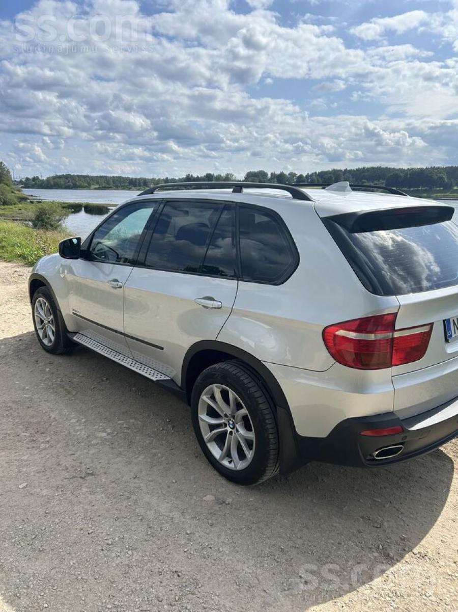 Pelēks BMW X5 2009 Rīga, ar dzinēja tilpumu 3.00 L un nobraukumu 300 tūkst. km par 10850 €, foto 5 vietnē AUTOMOTO.COM.LV