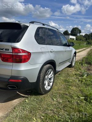 Pelēks BMW X5 2009 Rīga, ar dzinēja tilpumu 3.00 L un nobraukumu 300 tūkst. km par 10850 €, foto 6 vietnē AUTOMOTO.COM.LV