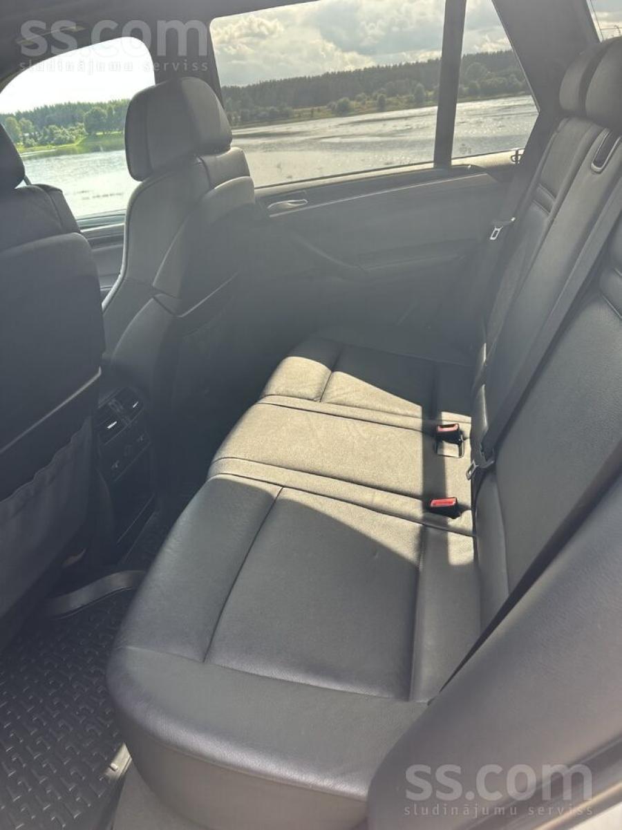 Pelēks BMW X5 2009 Rīga, ar dzinēja tilpumu 3.00 L un nobraukumu 300 tūkst. km par 10850 €, foto 12 vietnē AUTOMOTO.COM.LV