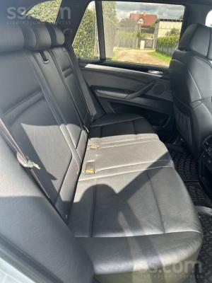 Pelēks BMW X5 2009 Rīga, ar dzinēja tilpumu 3.00 L un nobraukumu 300 tūkst. km par 10850 €, foto 13 vietnē AUTOMOTO.COM.LV
