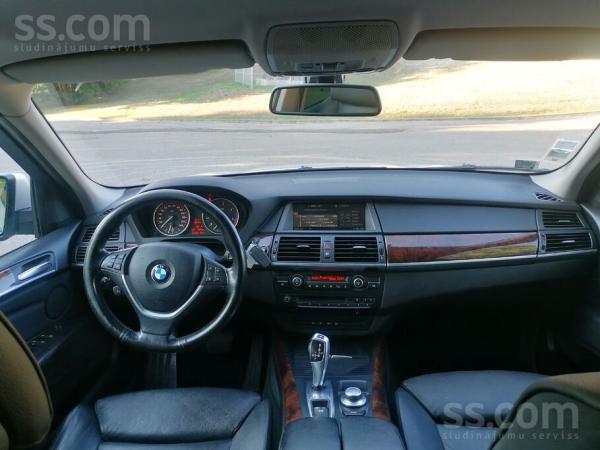 Серый БМВ Х5 2009 в Тукумс, объемом двигателя 3.00 л и пробегом 333 тыс. км за 9250 €, фото 7 на AUTOMOTO.COM.LV