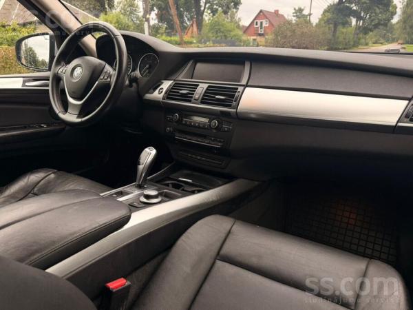 Pelēks BMW X5 2009 Rīga, ar dzinēja tilpumu 3.00 L un nobraukumu 318 tūkst. km par 7900 €, foto 11 vietnē AUTOMOTO.COM.LV