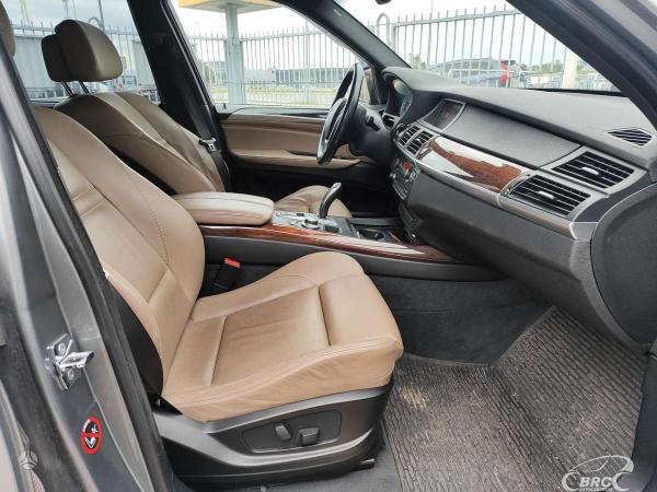 Серый БМВ Х5 2009 в Клайпеда, объемом двигателя 2.99 л и пробегом 390 тыс. км за 6500 €, фото 9 на AUTOMOTO.COM.LV