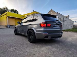 Pelēks BMW X5 2009 Kauņa, ar dzinēja tilpumu 2.99 L un nobraukumu 433 tūkst. km par 6000 €, foto  vietnē AUTOMOTO.COM.LV