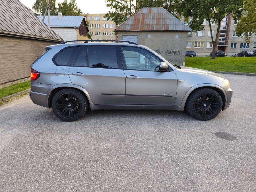 Pelēks BMW X5 2009 Kauņa, ar dzinēja tilpumu 2.99 L un nobraukumu 433 tūkst. km par 6000 €, foto 7 vietnē AUTOMOTO.COM.LV