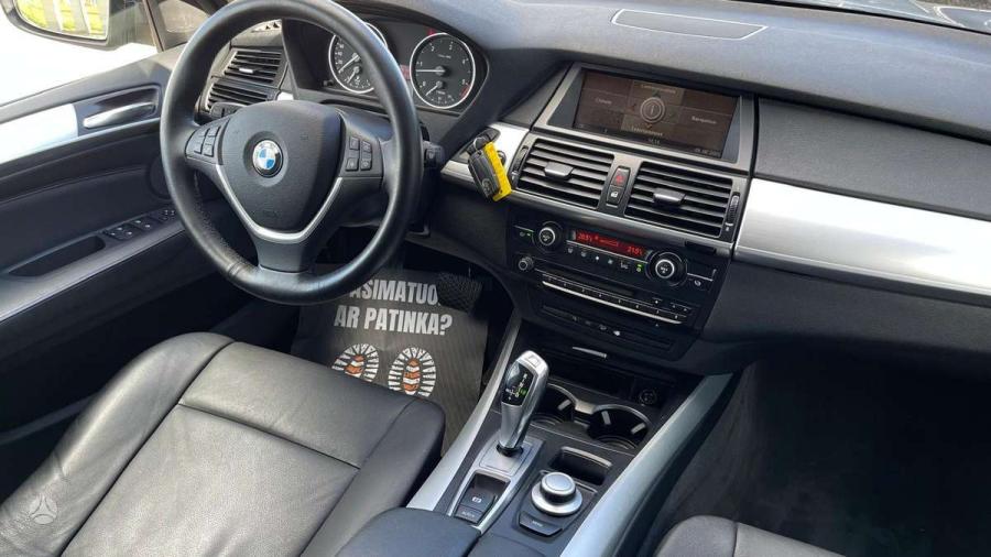 Grey BMW X5 2009 in Marijampole, with an engine capacity of 2.99 L and mileage of 222 thousand km for 8550 €, photo 5 on AUTOMOTO.COM.LV