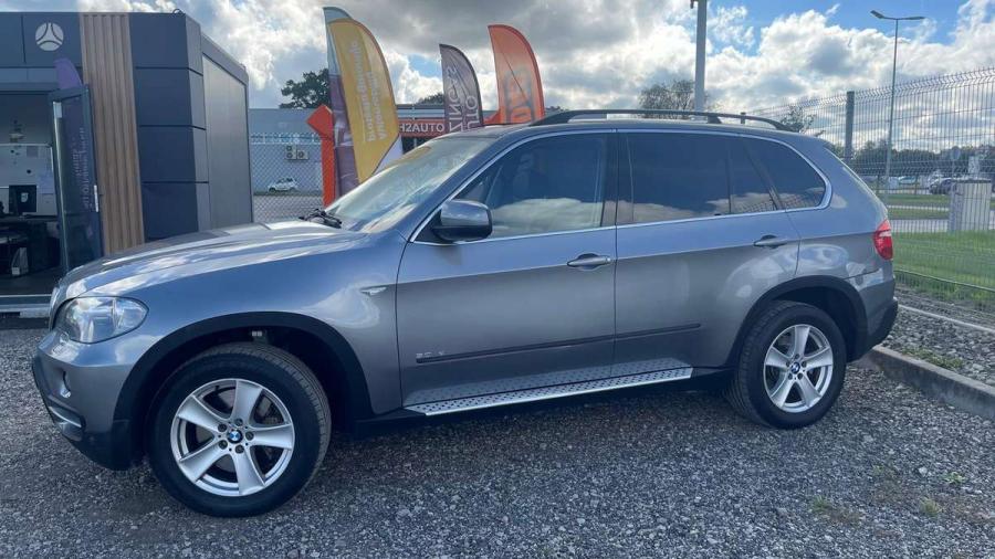 Grey BMW X5 2009 in Marijampole, with an engine capacity of 2.99 L and mileage of 222 thousand km for 8550 €, photo 8 on AUTOMOTO.COM.LV