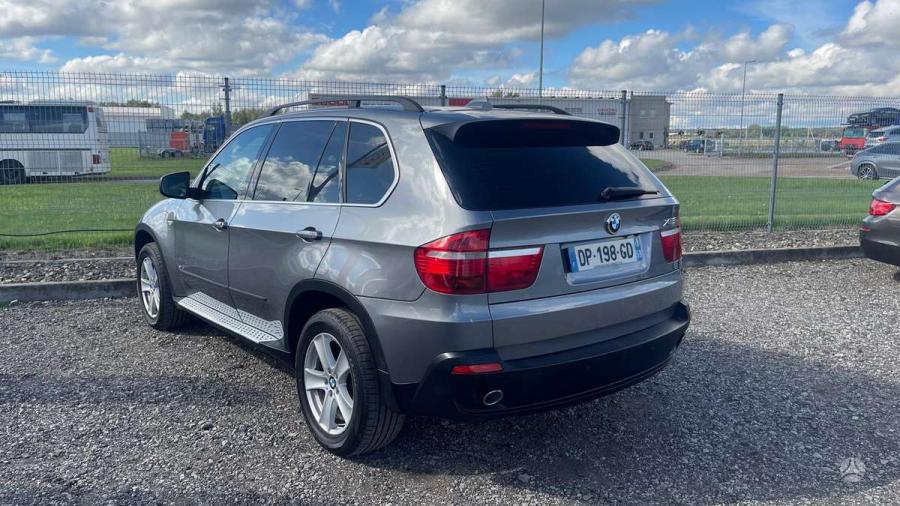 Grey BMW X5 2009 in Marijampole, with an engine capacity of 2.99 L and mileage of 222 thousand km for 8550 €, photo 9 on AUTOMOTO.COM.LV