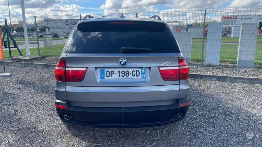 Grey BMW X5 2009 in Marijampole, with an engine capacity of 2.99 L and mileage of 222 thousand km for 8550 €, photo 10 on AUTOMOTO.COM.LV