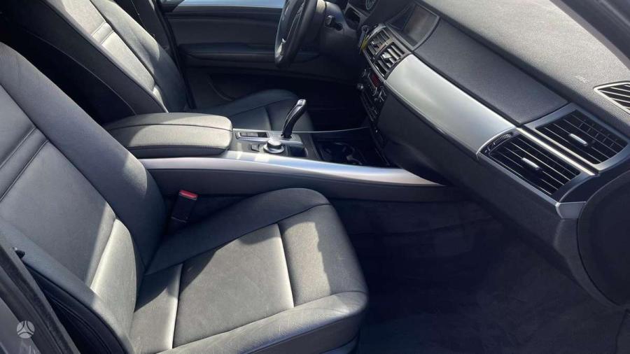 Grey BMW X5 2009 in Marijampole, with an engine capacity of 2.99 L and mileage of 222 thousand km for 8550 €, photo 12 on AUTOMOTO.COM.LV