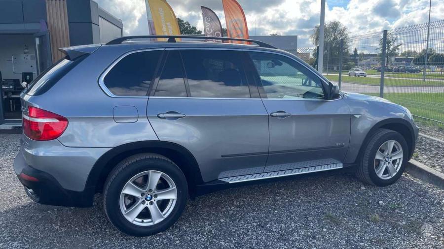Grey BMW X5 2009 in Marijampole, with an engine capacity of 2.99 L and mileage of 222 thousand km for 8550 €, photo 13 on AUTOMOTO.COM.LV