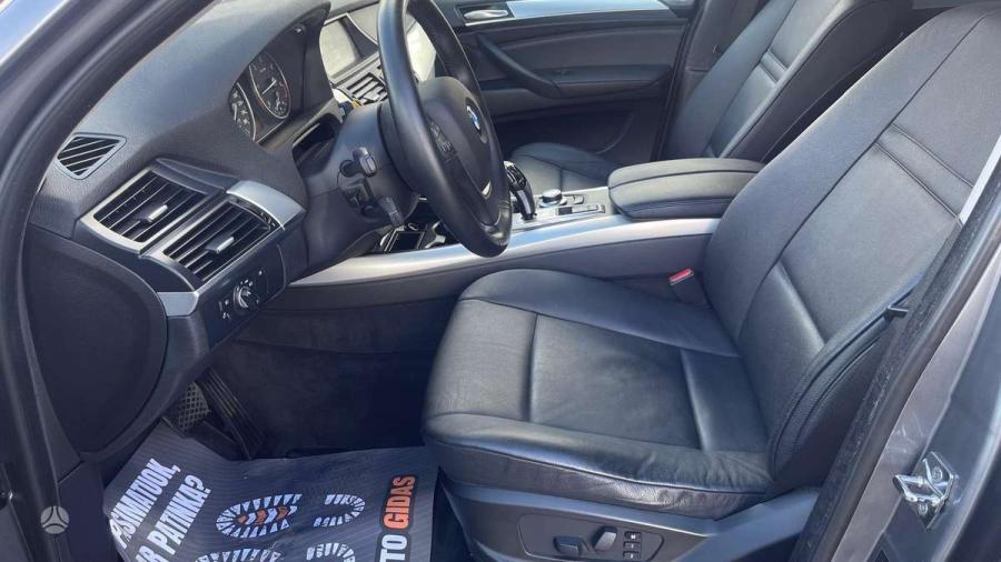Grey BMW X5 2009 in Marijampole, with an engine capacity of 2.99 L and mileage of 222 thousand km for 8550 €, photo 16 on AUTOMOTO.COM.LV