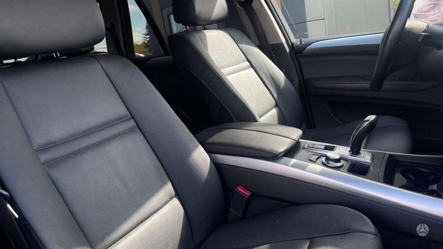 Grey BMW X5 2009 in Marijampole, with an engine capacity of 2.99 L and mileage of 222 thousand km for 8550 €, photo 19 on AUTOMOTO.COM.LV