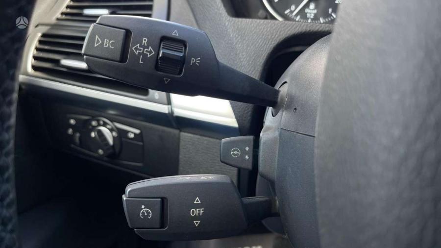 Grey BMW X5 2009 in Marijampole, with an engine capacity of 2.99 L and mileage of 222 thousand km for 8550 €, photo 25 on AUTOMOTO.COM.LV