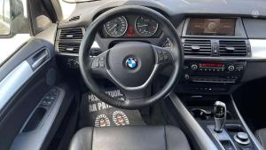 Grey BMW X5 2009 in Marijampole, with an engine capacity of 2.99 L and mileage of 222 thousand km for 8550 €, photo 33 on AUTOMOTO.COM.LV