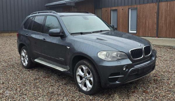 Pelēks BMW X5 2010 Raseiniai, ar dzinēja tilpumu 2.99 L un nobraukumu 295 tūkst. km par 7999 €, foto 1 vietnē AUTOMOTO.COM.LV