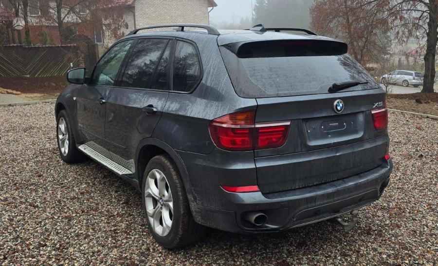 Pelēks BMW X5 2010 Raseiniai, ar dzinēja tilpumu 2.99 L un nobraukumu 295 tūkst. km par 7999 €, foto 2 vietnē AUTOMOTO.COM.LV