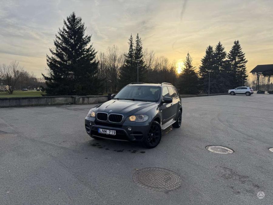 Grey BMW X5 2010 in Alytus, with an engine capacity of 2.98 L and mileage of 246 thousand km for 5500 €, photo 3 on AUTOMOTO.COM.LV