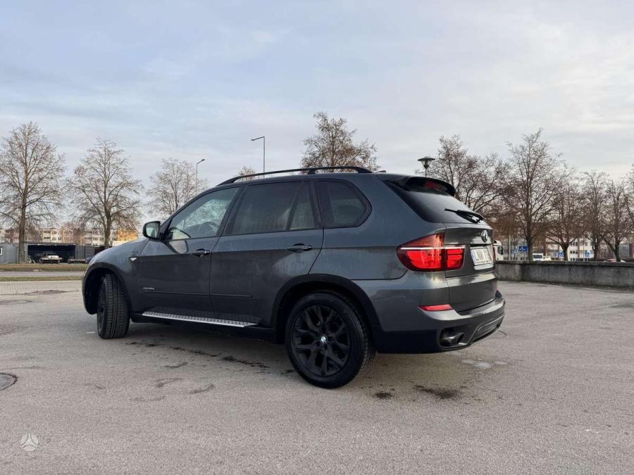 Grey BMW X5 2010 in Alytus, with an engine capacity of 2.98 L and mileage of 246 thousand km for 5500 €, photo 6 on AUTOMOTO.COM.LV