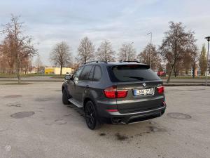 Grey BMW X5 2010 in Alytus, with an engine capacity of 2.98 L and mileage of 246 thousand km for 5500 €, photo 7 on AUTOMOTO.COM.LV
