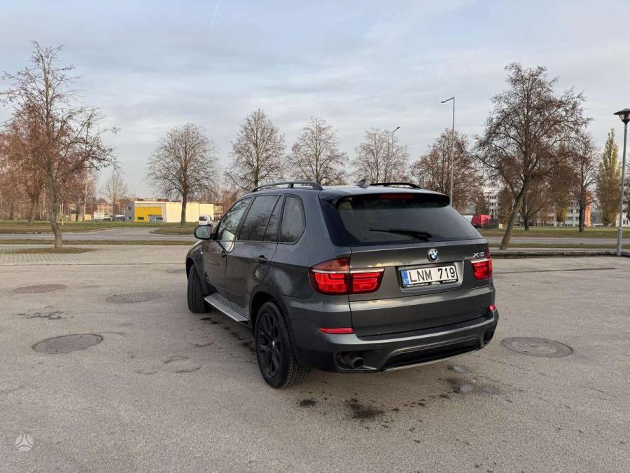 Grey BMW X5 2010 in Alytus, with an engine capacity of 2.98 L and mileage of 246 thousand km for 5500 €, photo 7 on AUTOMOTO.COM.LV