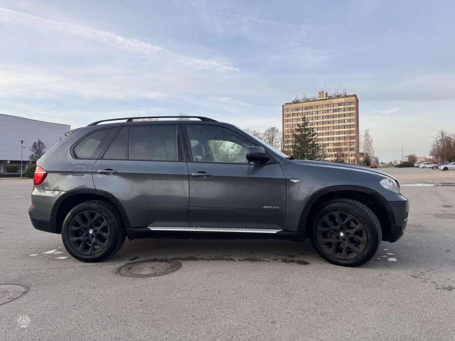 Grey BMW X5 2010 in Alytus, with an engine capacity of 2.98 L and mileage of 246 thousand km for 5500 €, photo 10 on AUTOMOTO.COM.LV