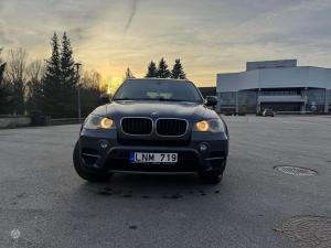 Grey BMW X5 2010 in Alytus, with an engine capacity of 2.98 L and mileage of 246 thousand km for 5500 €, photo 11 on AUTOMOTO.COM.LV
