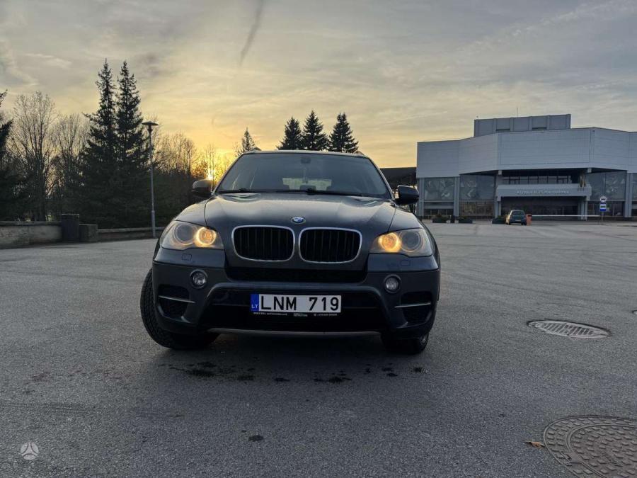 Grey BMW X5 2010 in Alytus, with an engine capacity of 2.98 L and mileage of 246 thousand km for 5500 €, photo 11 on AUTOMOTO.COM.LV