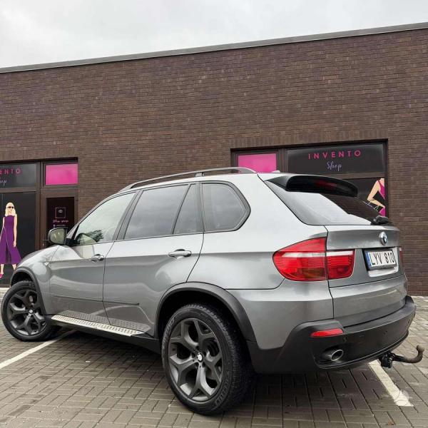 Grey BMW X5 2010 in Kaisiadorys, with an engine capacity of 3.00 L and mileage of 358 thousand km for 7650 €, photo 7 on AUTOMOTO.COM.LV