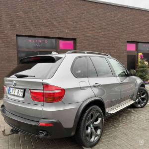 Grey BMW X5 2010 in Kaisiadorys, with an engine capacity of 3.00 L and mileage of 358 thousand km for 7650 €, photo 8 on AUTOMOTO.COM.LV